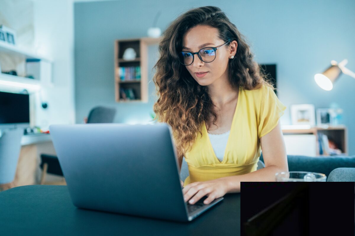 Assistente Administrativo: Vaga Para Trabalhar de Onde Quiser 100% HOME ...